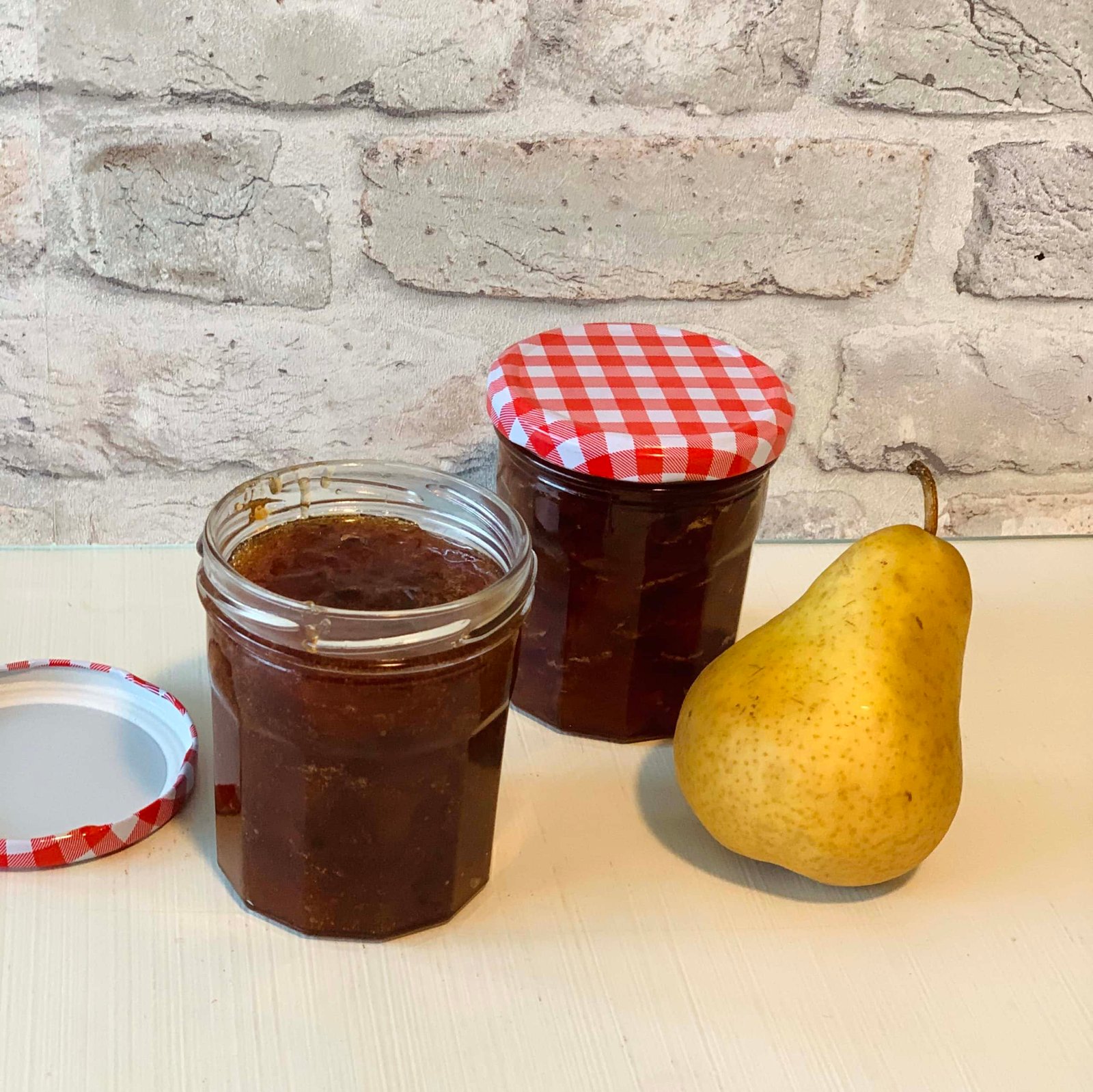 Pear Jam - Simple and Delicious Jam - foodydelice.com